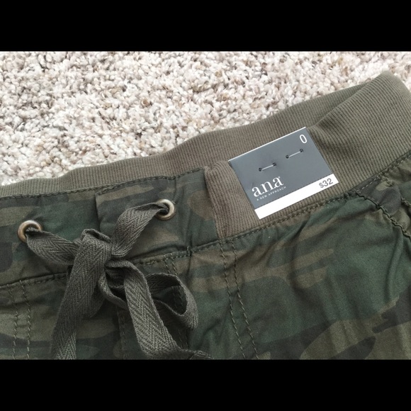 a.n.a | Shorts | Ana Shorts Camo Size Green | Poshmark